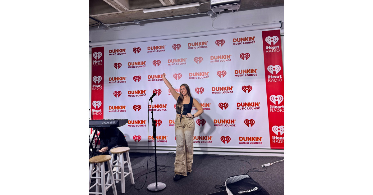 Rising Alternative Pop Star Ali Berke Performs Live at NYC's ...