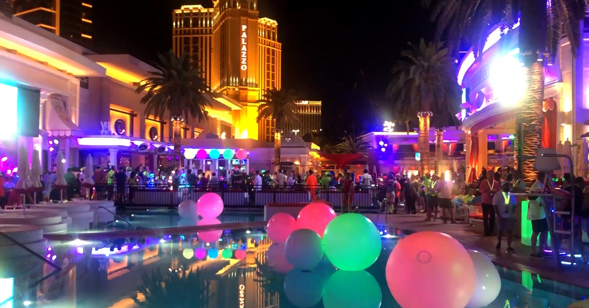 Coldplay's Touring Light Show Technology Energizes Events With LED ...